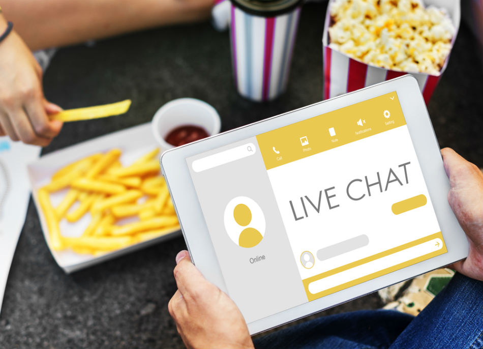 How to increase travel website bookings with live chat - Lemax